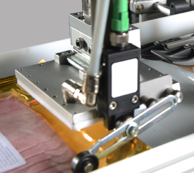 Labeling systems for food industry trays | Arca